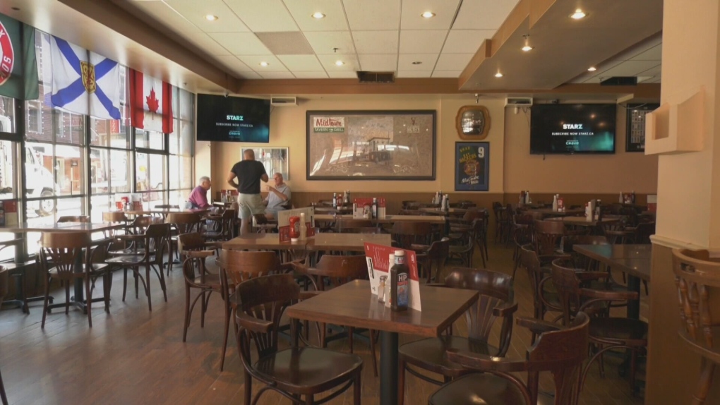 Restaurants struggle as more Canadians look for value, dine out less ...