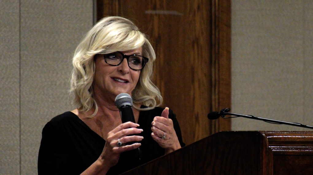 Former AM800 host Lisa Williams reveals mother's Alzheimer's diagnosis ...