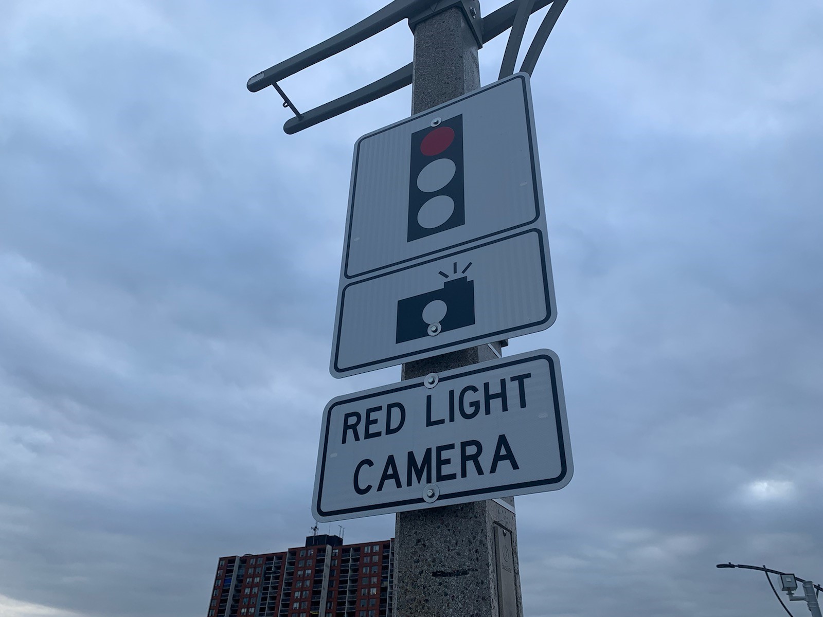 City committee advances recommendation for 10 additional red light cameras